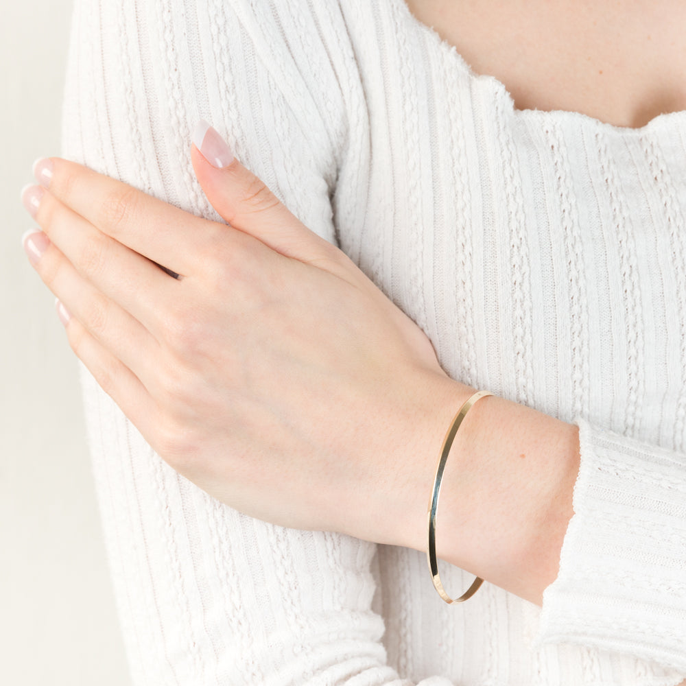 9ct Yellow Gold Knife Edge Pattern 65mm Bangle – Shiels Jewellers