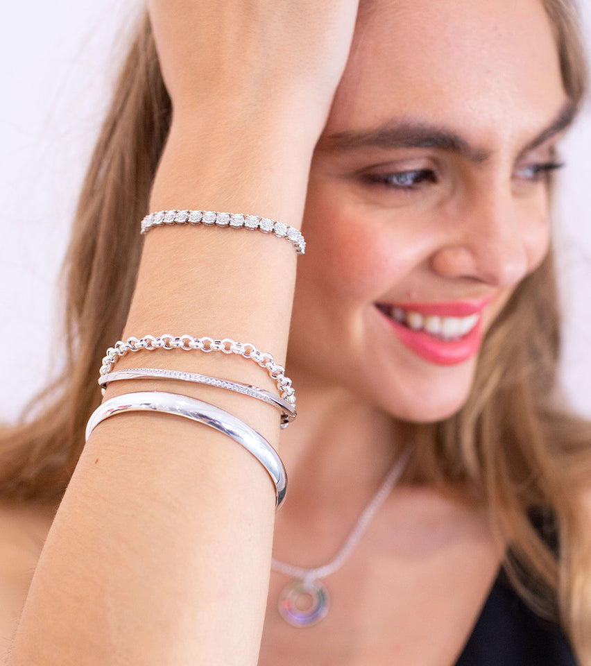 Bracelets Care Guide | Shiels – Shiels Jewellers